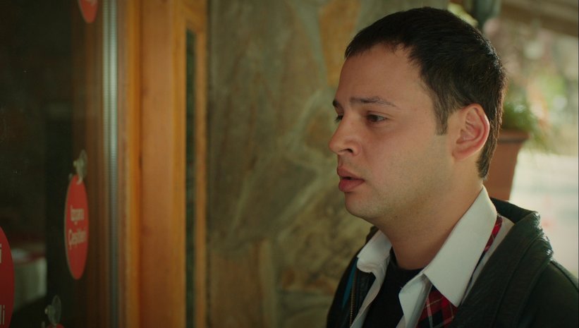 Kardeşlerim - Oğulcan, Orhan ve Gönül’ü sarılırken görüyor