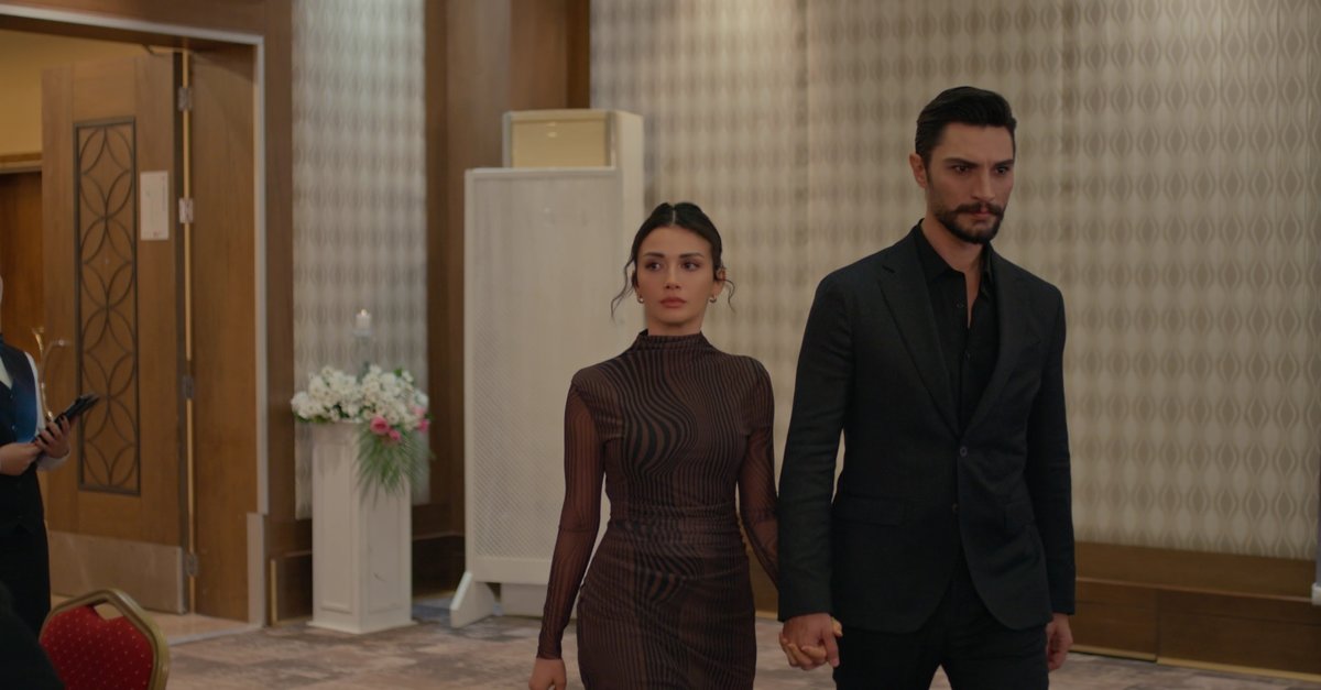Safir | Feraye aşkını kalbine gömüyor!
