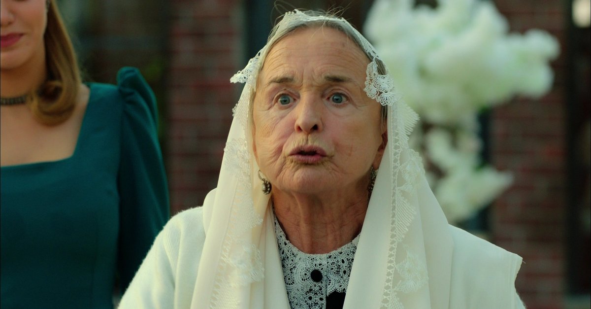 Bir Zamanlar Çukurova - Azize Hanım açtı ağzını, yumdu gözünü