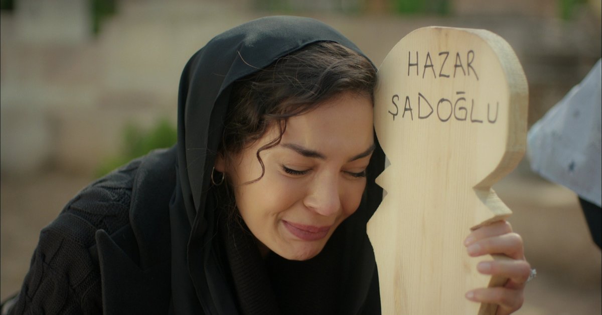 Hercai - Reyyan babasının mezarında