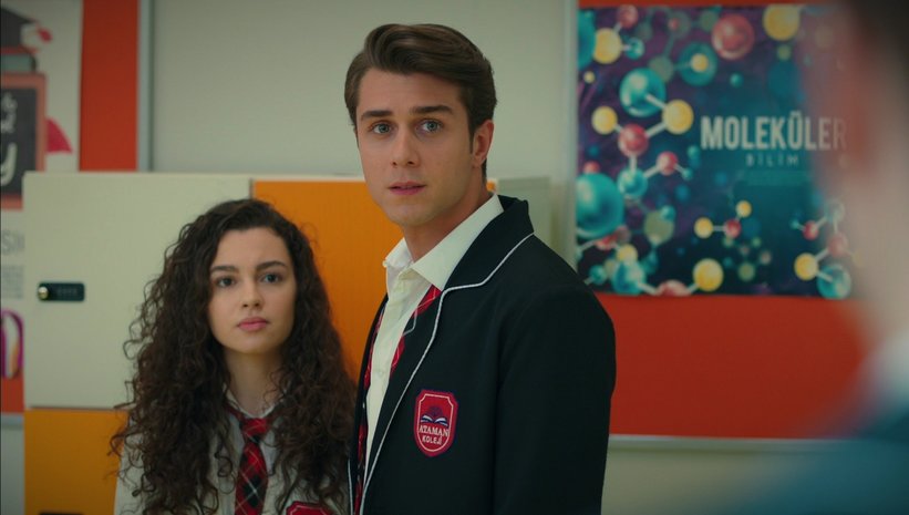 Kardeşlerim - Berk, Asiye ve Doruk'a sataşıyor